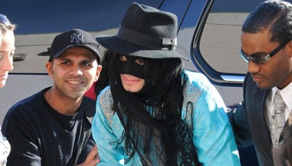 Micheal Jackson+Mask = WTF?