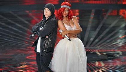 Rihanna "Love The Way You Lie Pt 2" ft Eminem